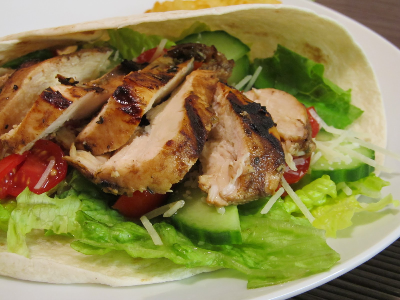 Jenn's Food Journey: Rustic Balsamic Chicken Wraps