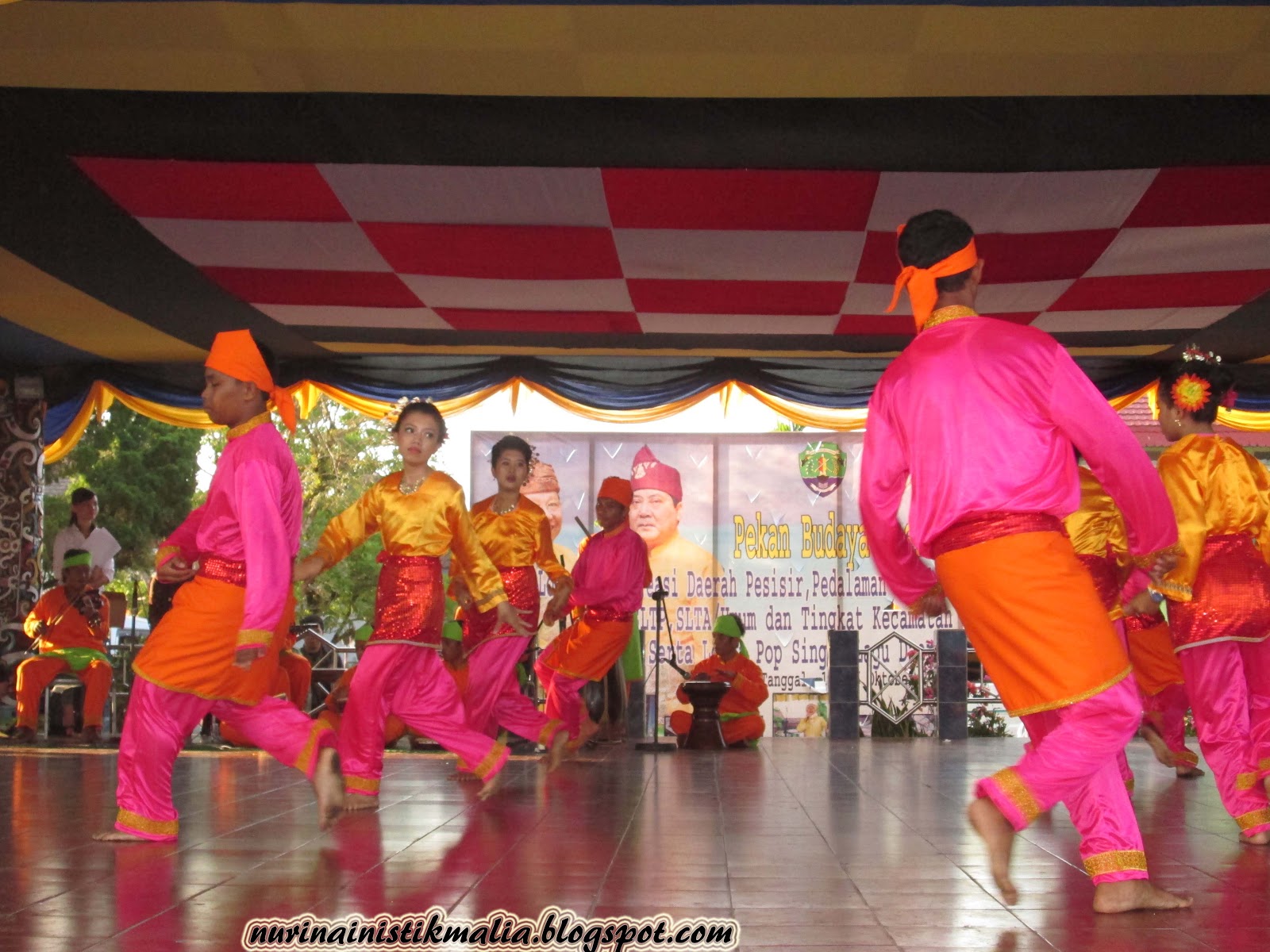 The Journal Of IT student: Tari Panen Padi