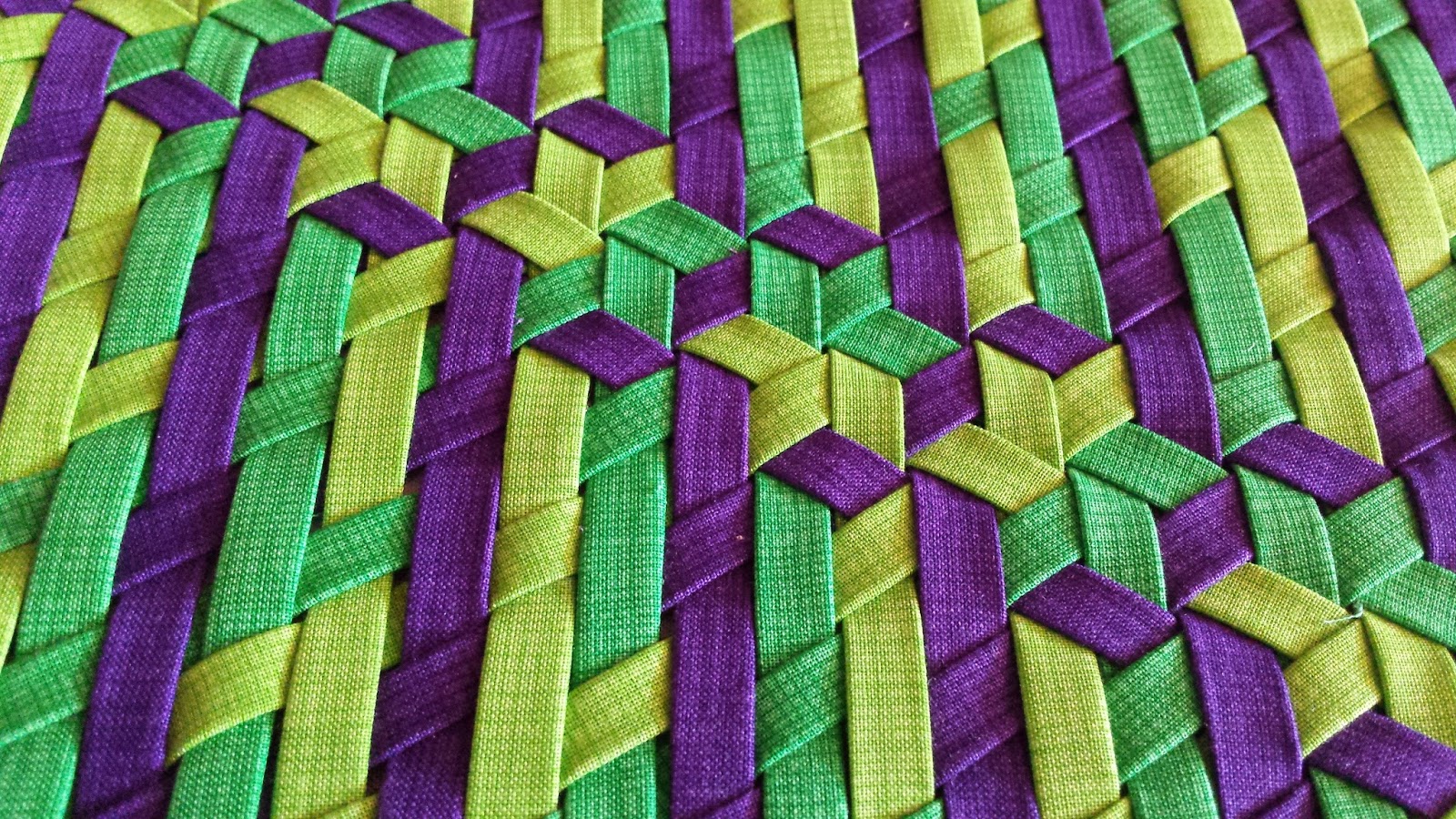 DON'T WAIT TO CREATE: Meshwork pencil case for a friend