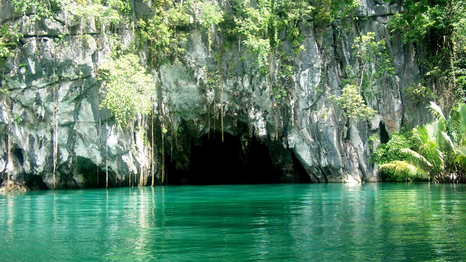 Underground River in Puerto Princesa - Philippines - OuTravel