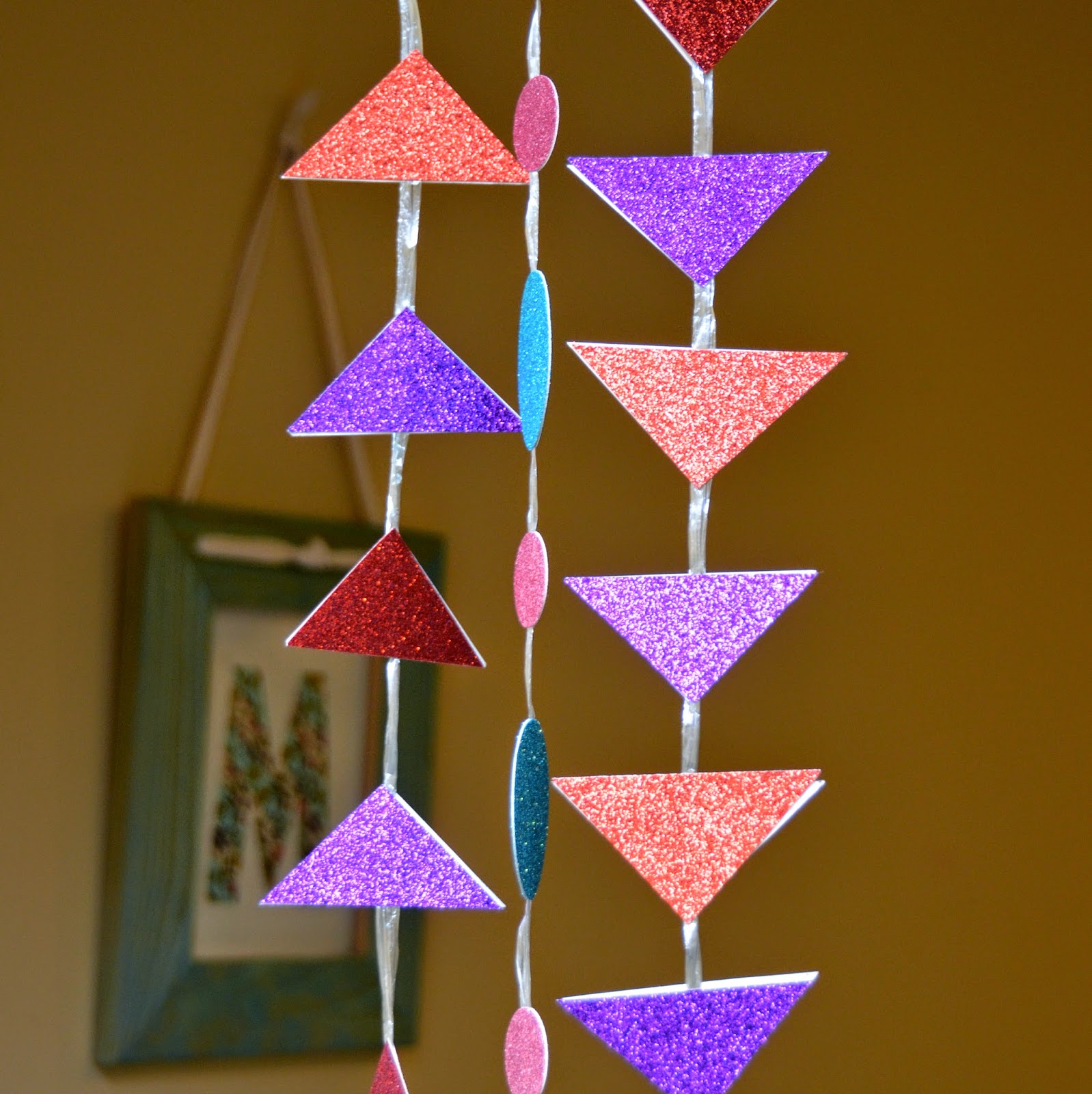 Love My Tapes: Glitter paper garland