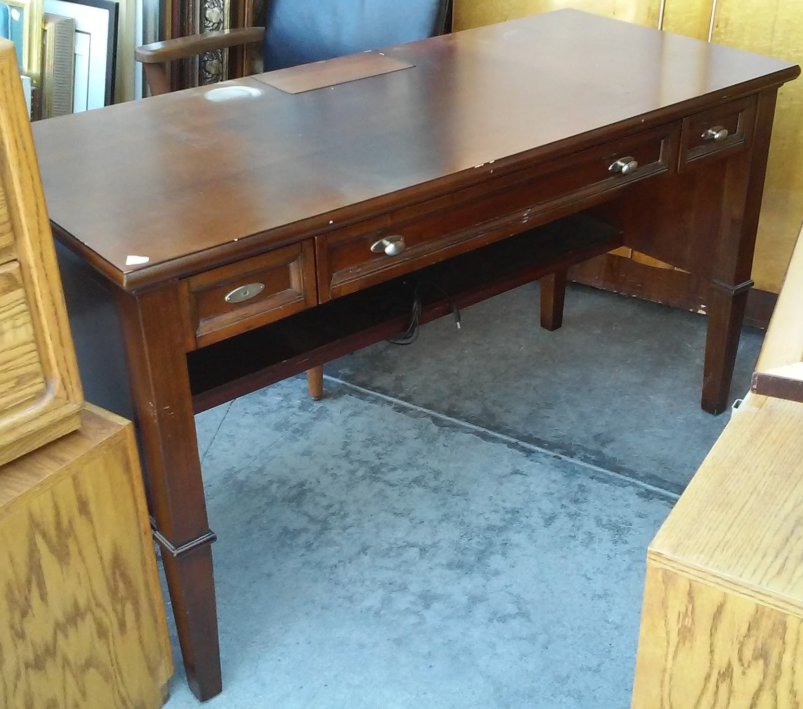 UHURU FURNITURE & COLLECTIBLES: SOLD #2257 4 1/2' Wide Computer Desk ...