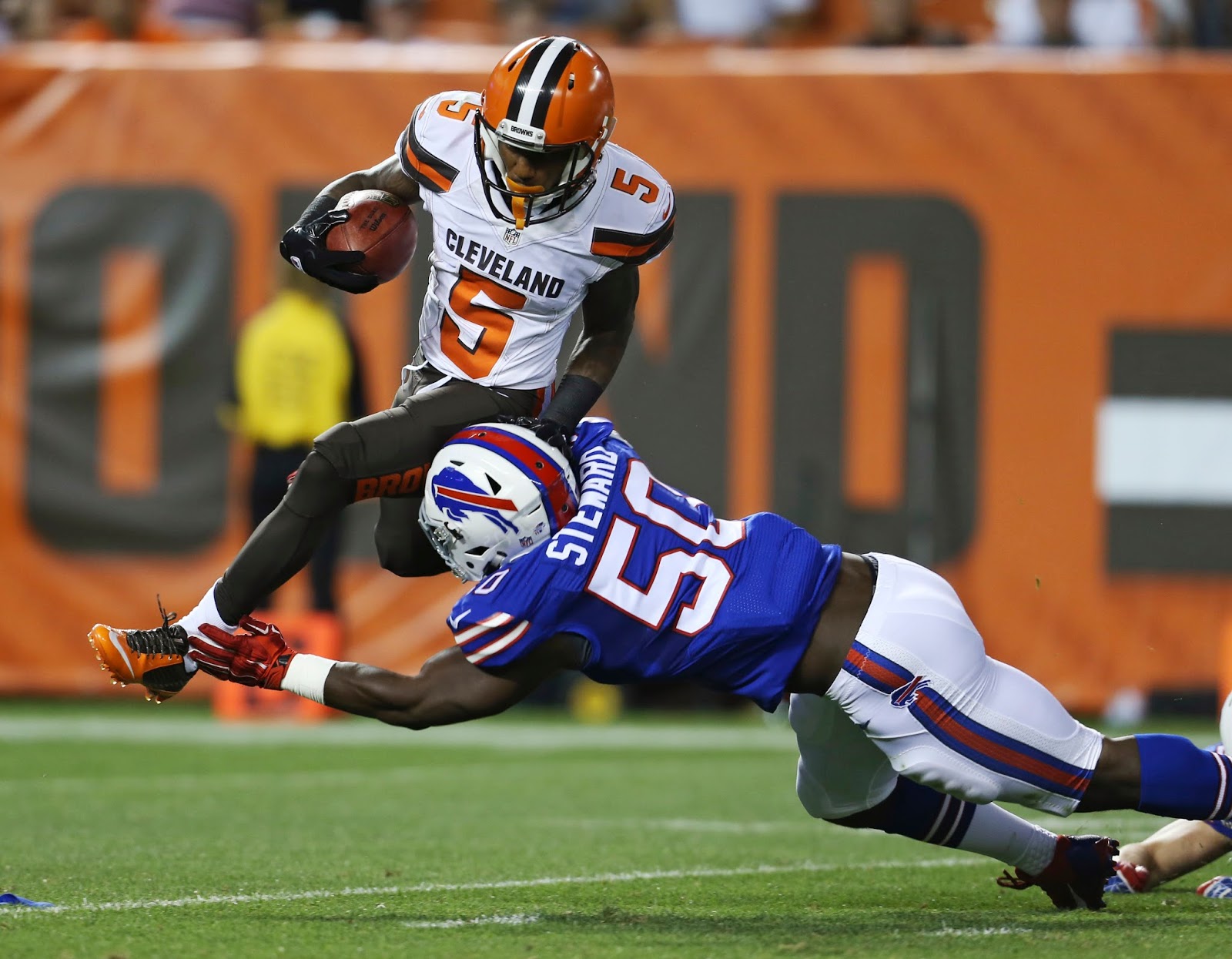 Patriots sign linebacker Tony Steward, long snapper Christian Yount