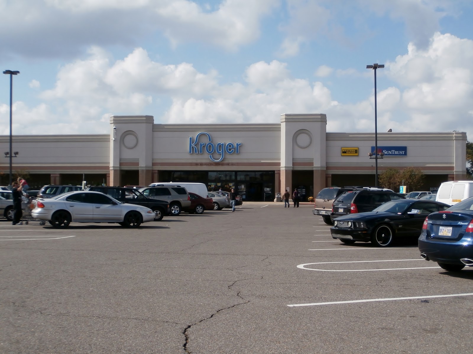 The Mid-South Retail Blog: Kroger Neon and Wannabe Neon Décor