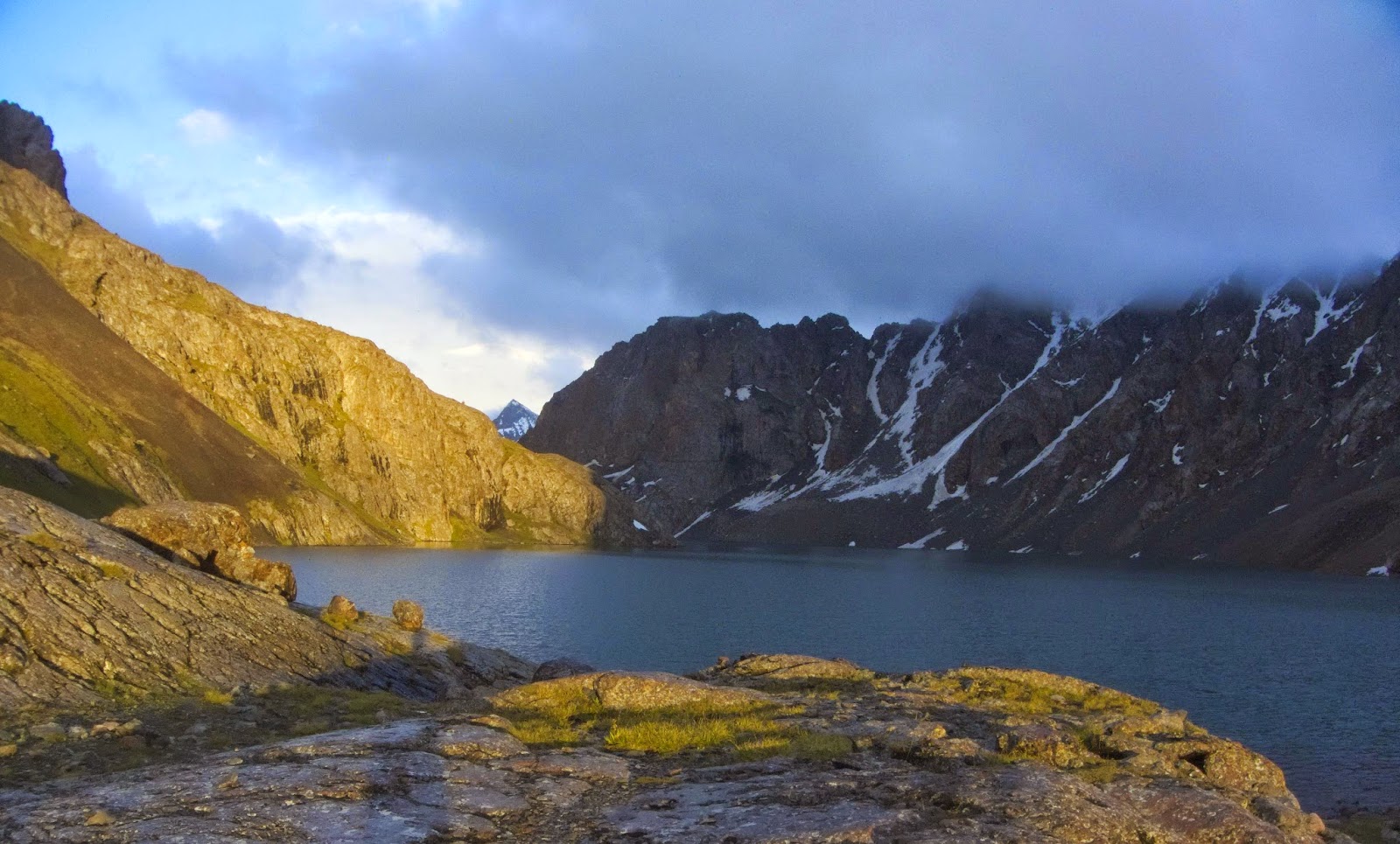Sociolatte: Lake in Karakol Nationalpark, Kyrgyztan