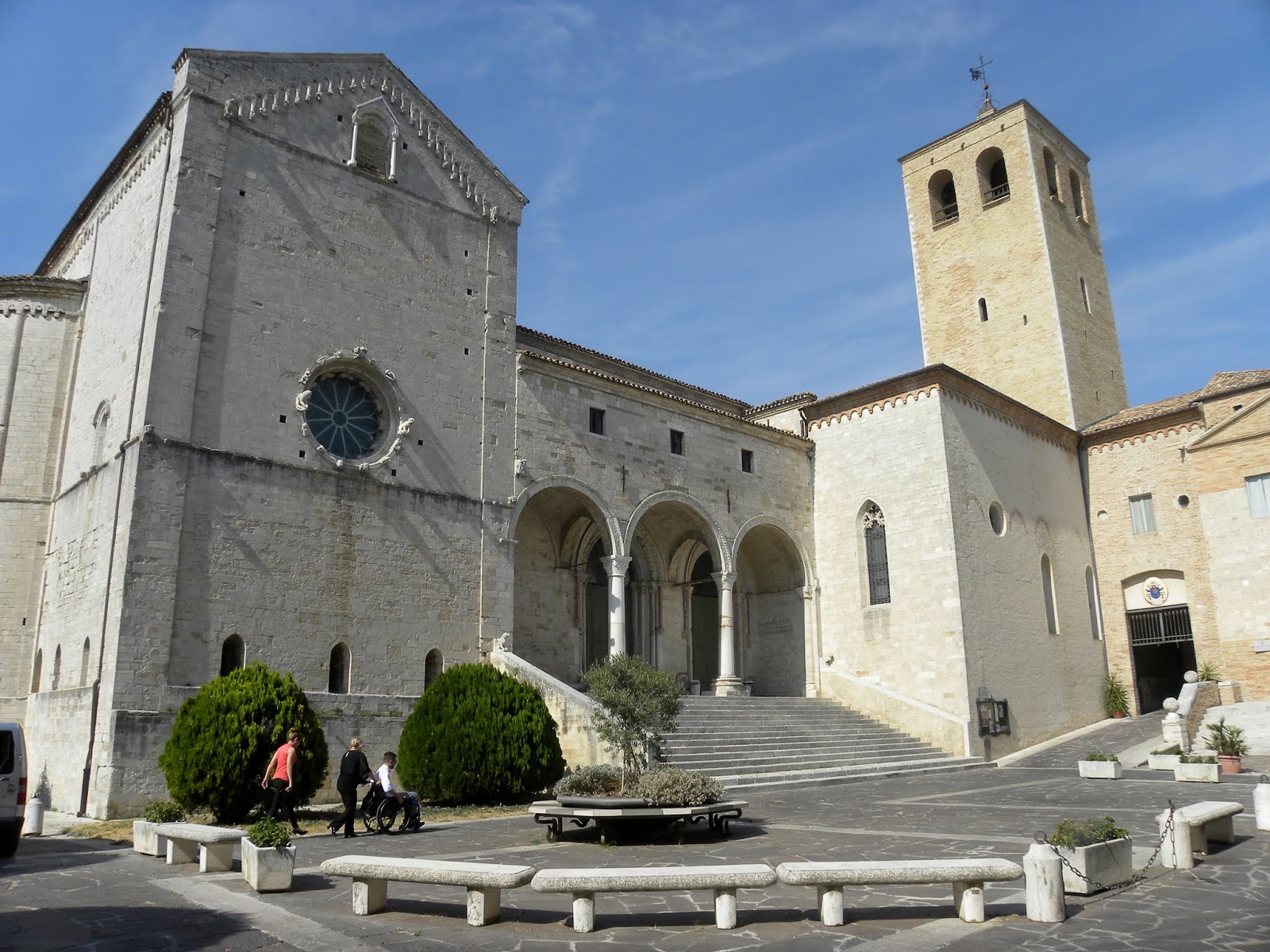 Trekking urbano alla scoperta delle bellezze e dei segreti di Osimo ...