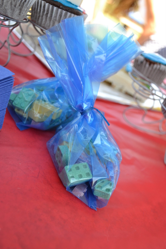 handmade mommy: Lego Party!