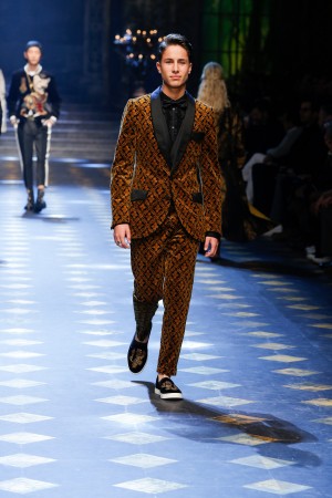 YOUTUBERS , VINERS,INSTAGRAM FAMOUS PEOPLE ON THE RUNWAY! | DOLCE ...