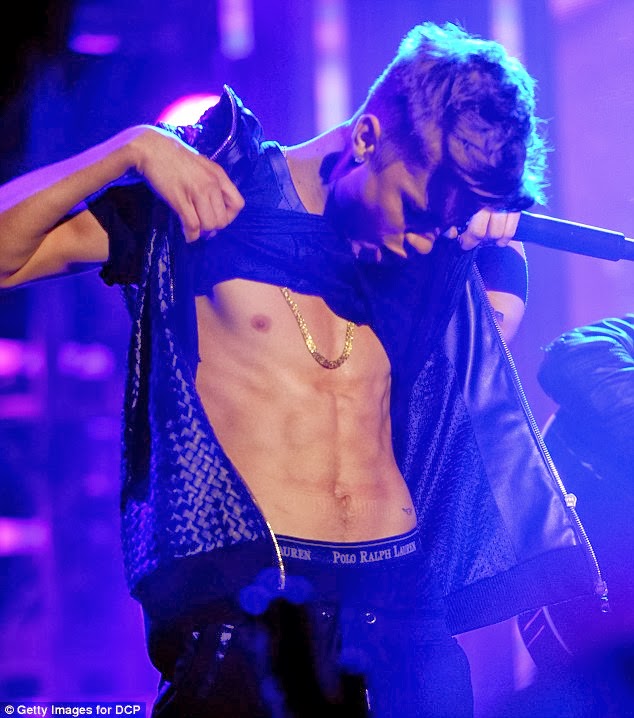 Tati Neves dice: Justin Bieber me pago 10 mil y lo tiene pequeño