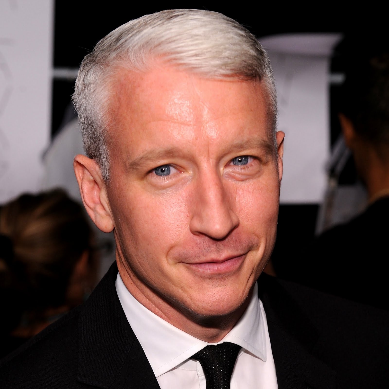 pelo-largo.com | Anderson cooper, Handsome actors, Handsome