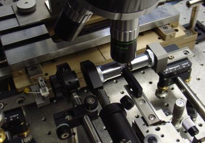 Compact microspectrometer architecture achieves high resolution and ...