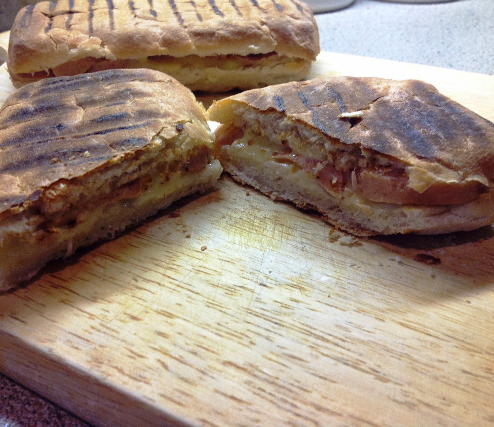 This Muslim Girl Bakes: Grilled Cheese and Salami Sandwich
