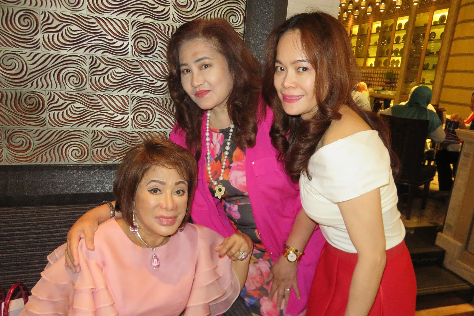 Kee Hua Chee Live!: LILLIAN TAN CELEBRATED HER BIRTHDAY AT MOSAIC ...