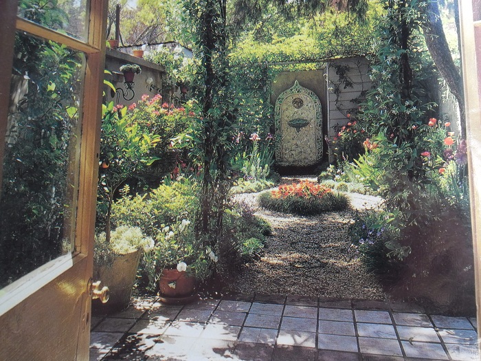 Nostalgia, Mystery And Arty Gardens.: GARDEN SCULPTURES -LIVING and the ...