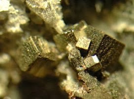 Pradipta Blog: 3. Golongan Mineral Sulfida