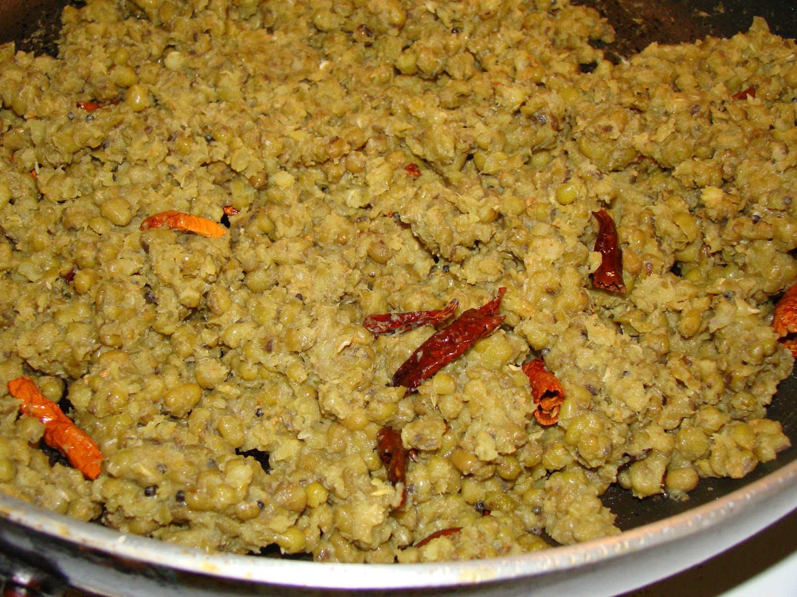 Healthykitchen: Cherupayar thoran /Moong dal thoran