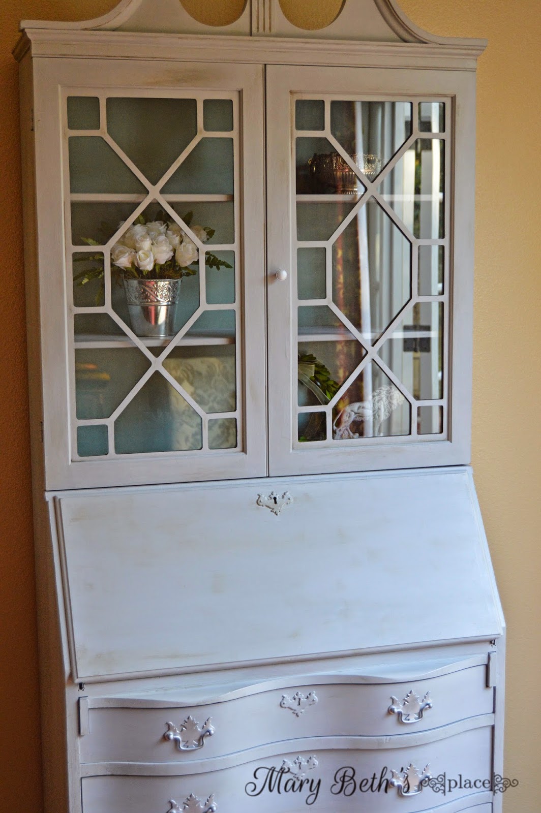 Mary Beth's Place: Paris Chic Secretary