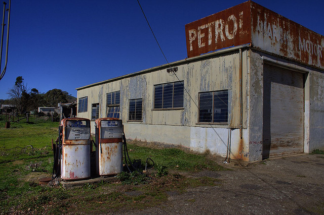 My 1928 Chevrolet: Old Aussie Gas Stations (We call them Service ...