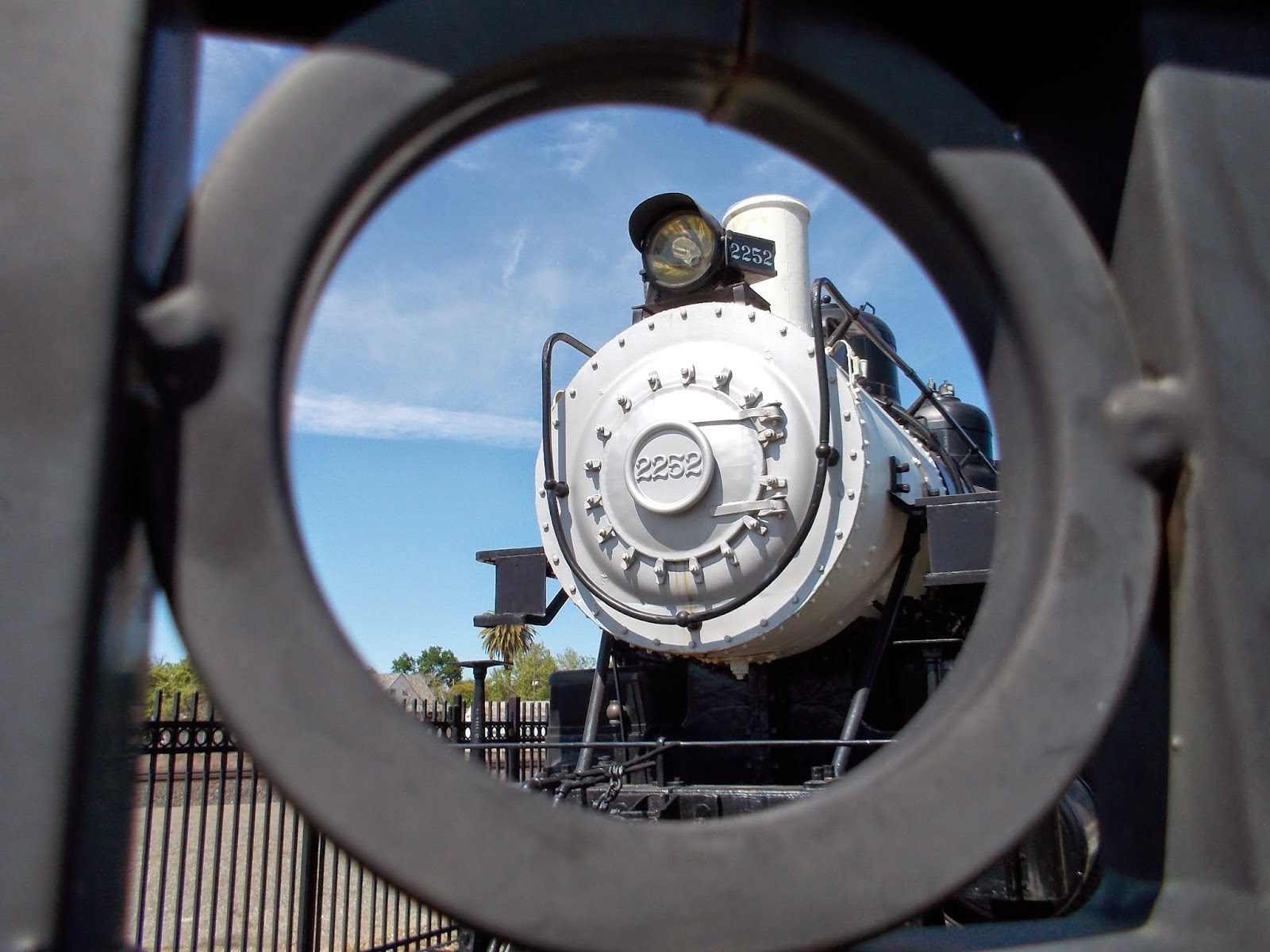 Travels & Wanderings: Southern Pacific Engine 2252 & Snowplow ...