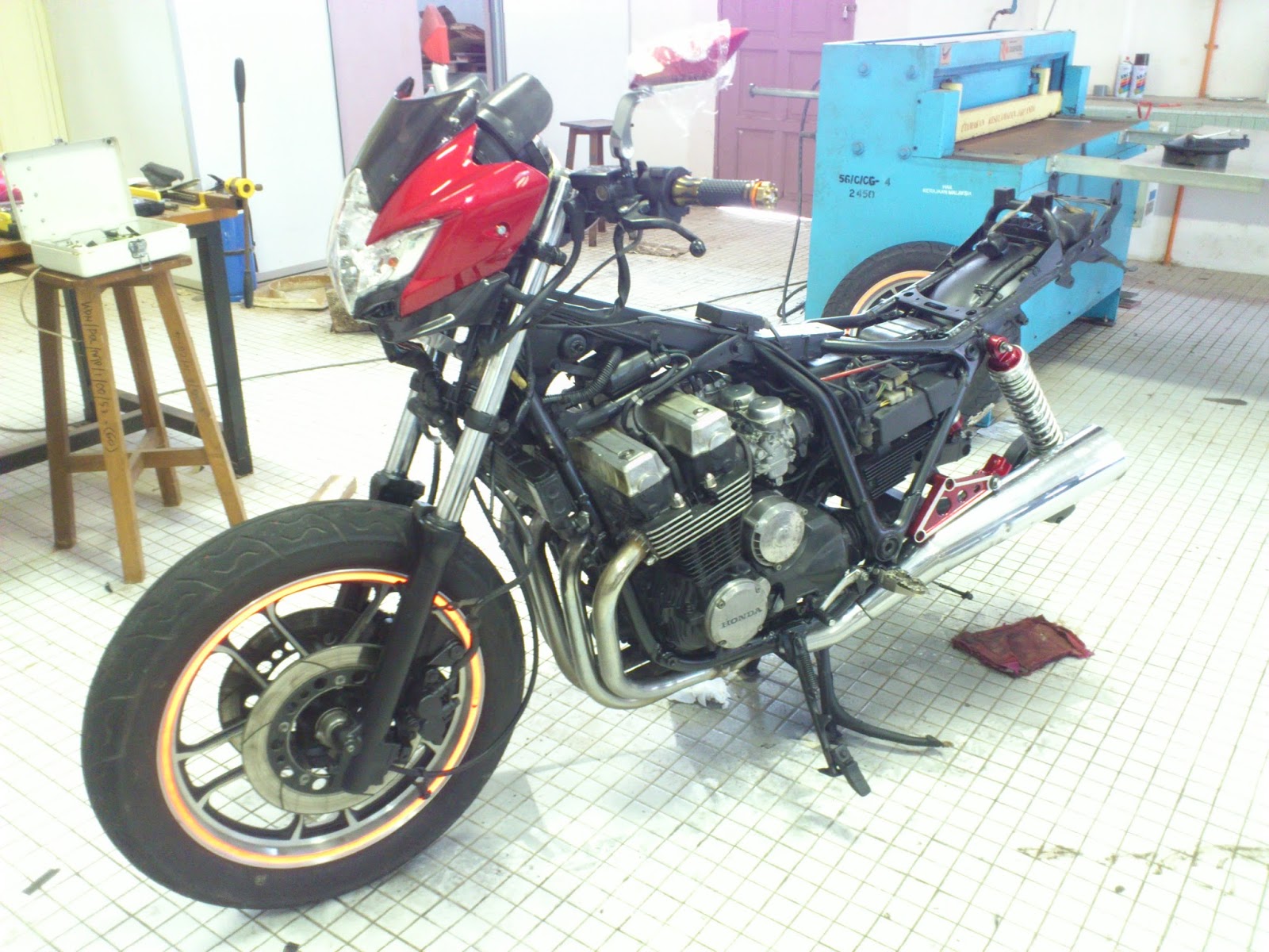 TRANFORMASI HONDA CBX 750P : Ubahsuai Honda CBX 750p kepada Naked ...