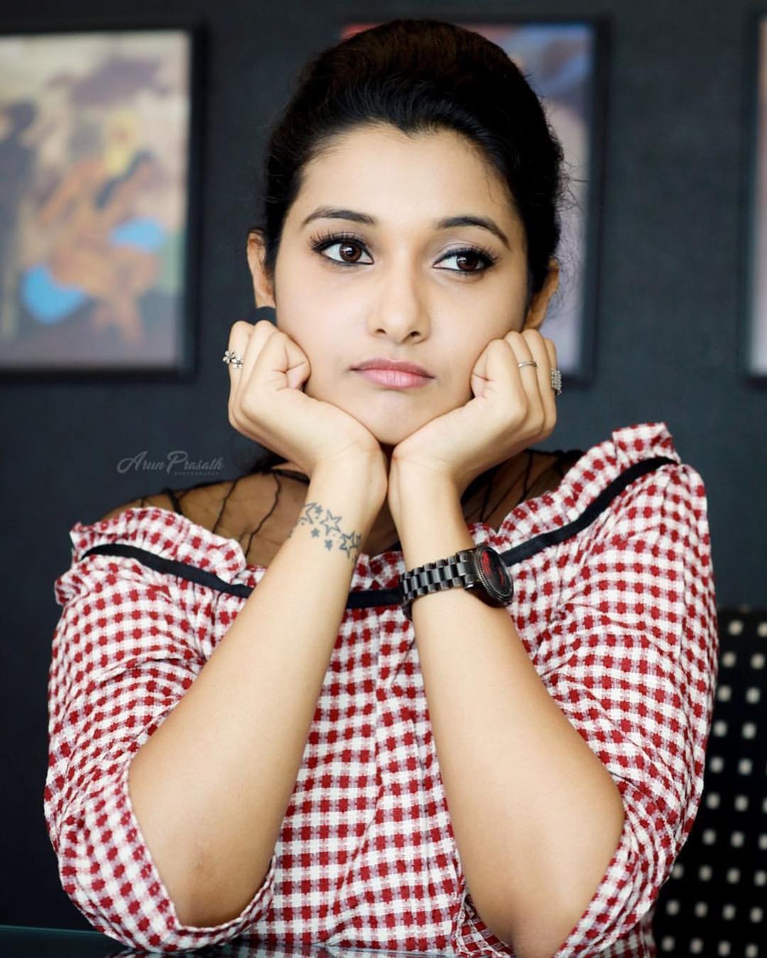 tamil serial actress priya bhavani shankar pictures