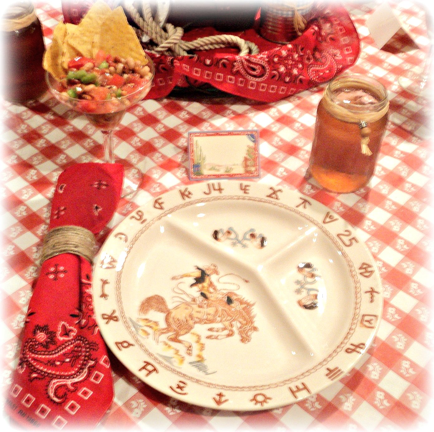 RE-invented style: RE-ceiving guests: Western tablescapes