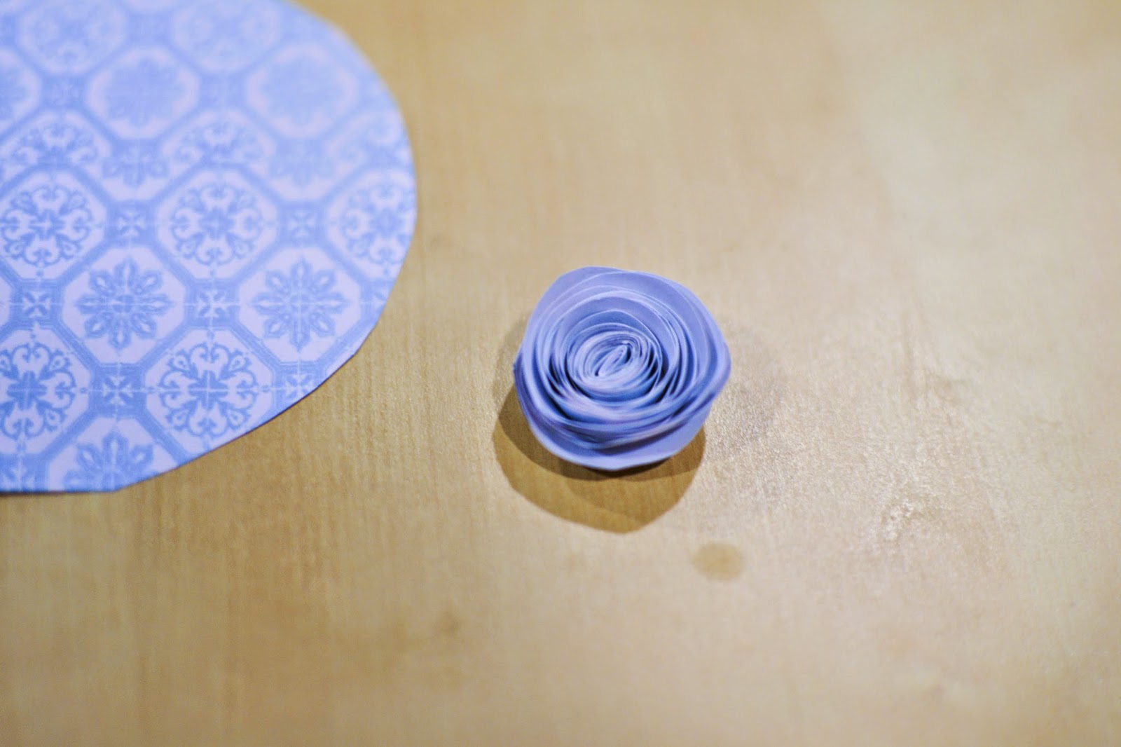 Modern Day Homemaker: How to Make Paper Rolled Rosettes