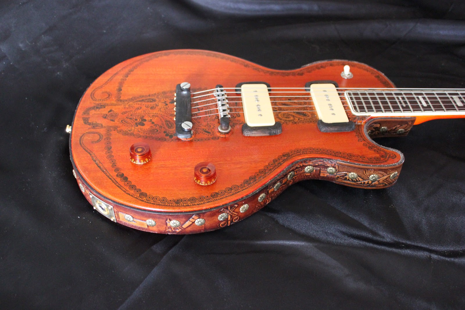 TRAVIS STEVENS GUITARS