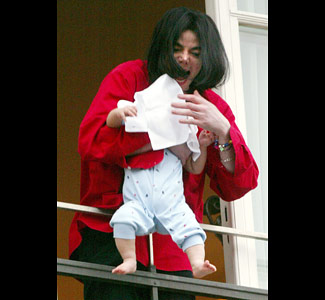 PICTURE BUGS: Iconic Photos