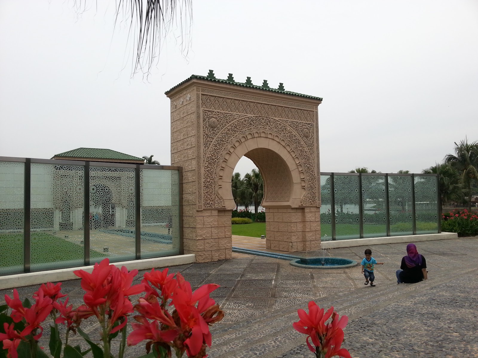 HITAM PUTIH: Balai kesenian Morocco, Purtajaya