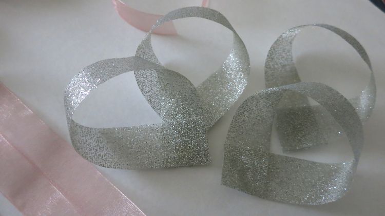 Vibrant Vantage: DIY Prom Wrist Corsage + Boutonnière