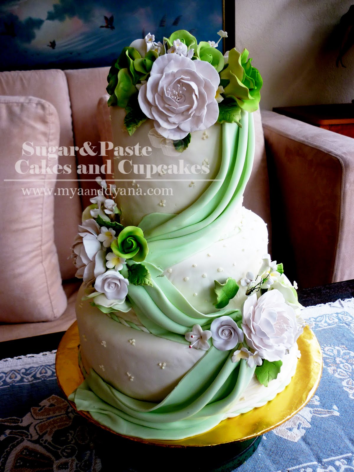 Sugar&Paste Cakes and Cupcakes: 3 Tiers Demure Green Story Cake