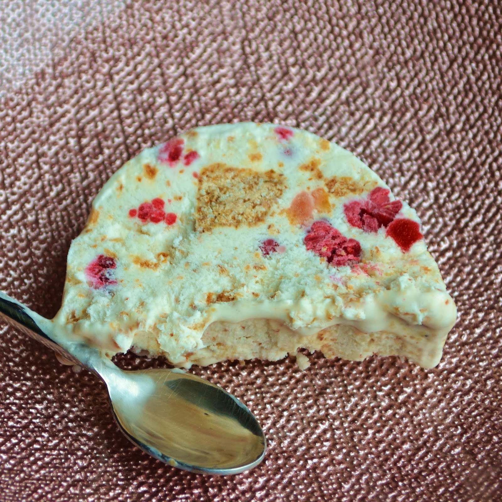 Privé de dessert!!!: Bûche de Noël 2013: nougat glacé aux fruits rouges ...