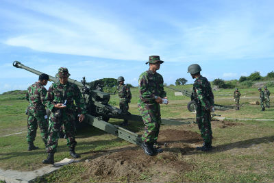 TNI AD Uji Coba Meriam Howitzer 105 mm Korea Selatan di Urut Sewu ...