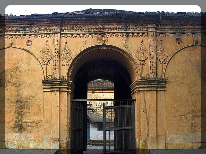 Tipu's Summer palace & Bangalore Fort | Travel Enthusiasts