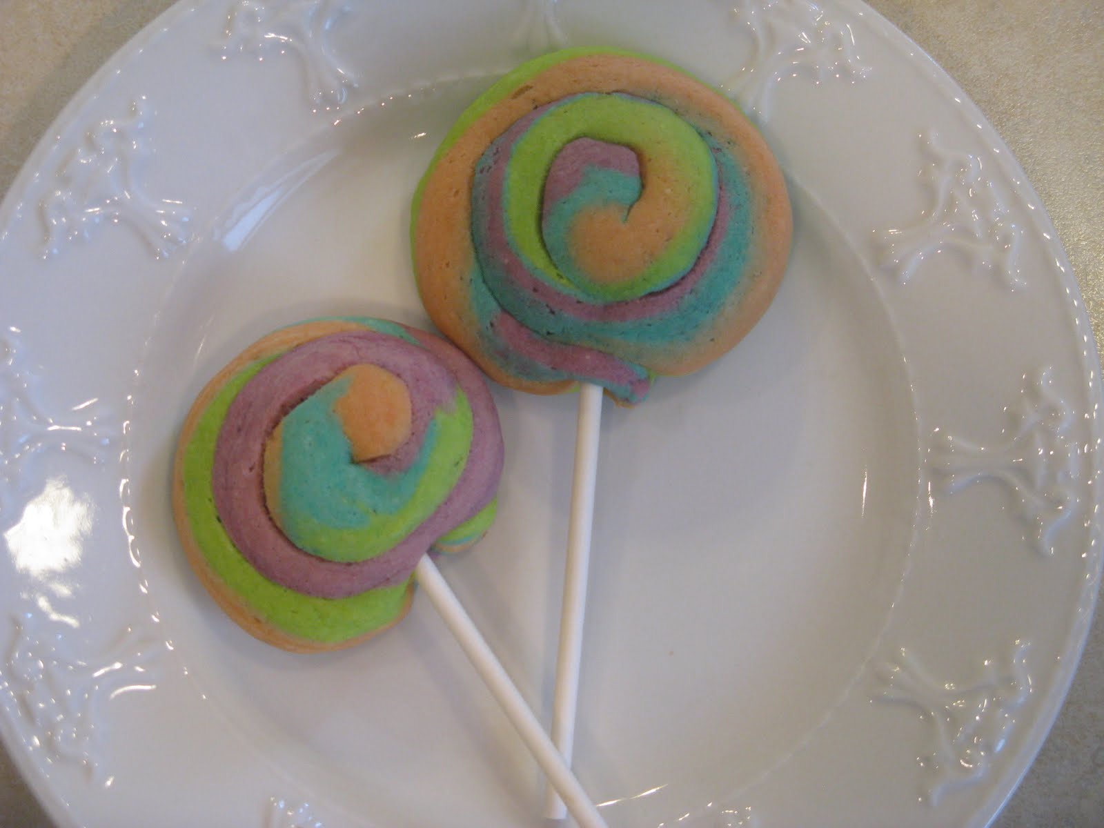 Tricks.Treats.Yummy Eats: Lollipop Cookies