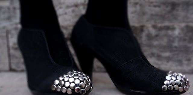 **By Joyce**: DIY - Studded Shoes
