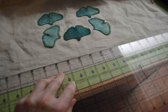 Art Threads: Craftsman Gingko Table Scarf