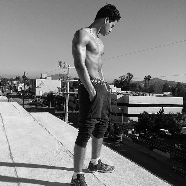 Zac naked ass: Zach Cregger naked in Hallway?