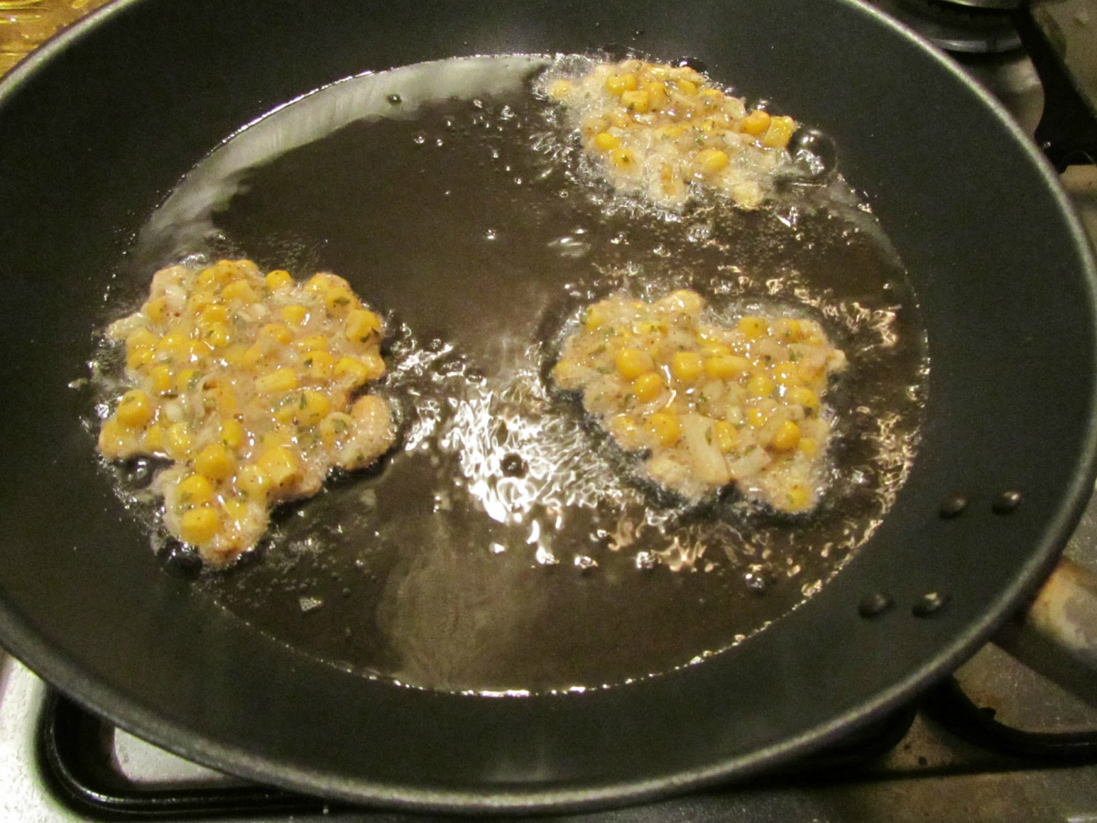 Maybe it is a Febie: recept: Indische snack mais frikandel (maiskoekjes)