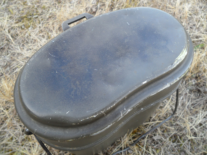 Four Bees: Austrian Mess Kit / Tin, circa 1980