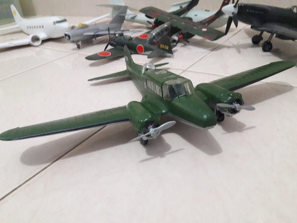 AIRPLANE SCALE MODELKIT: Avro Anson