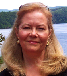 Debbie's Book Bag: Review and Giveaway: The Diva Frosts a Cupcake