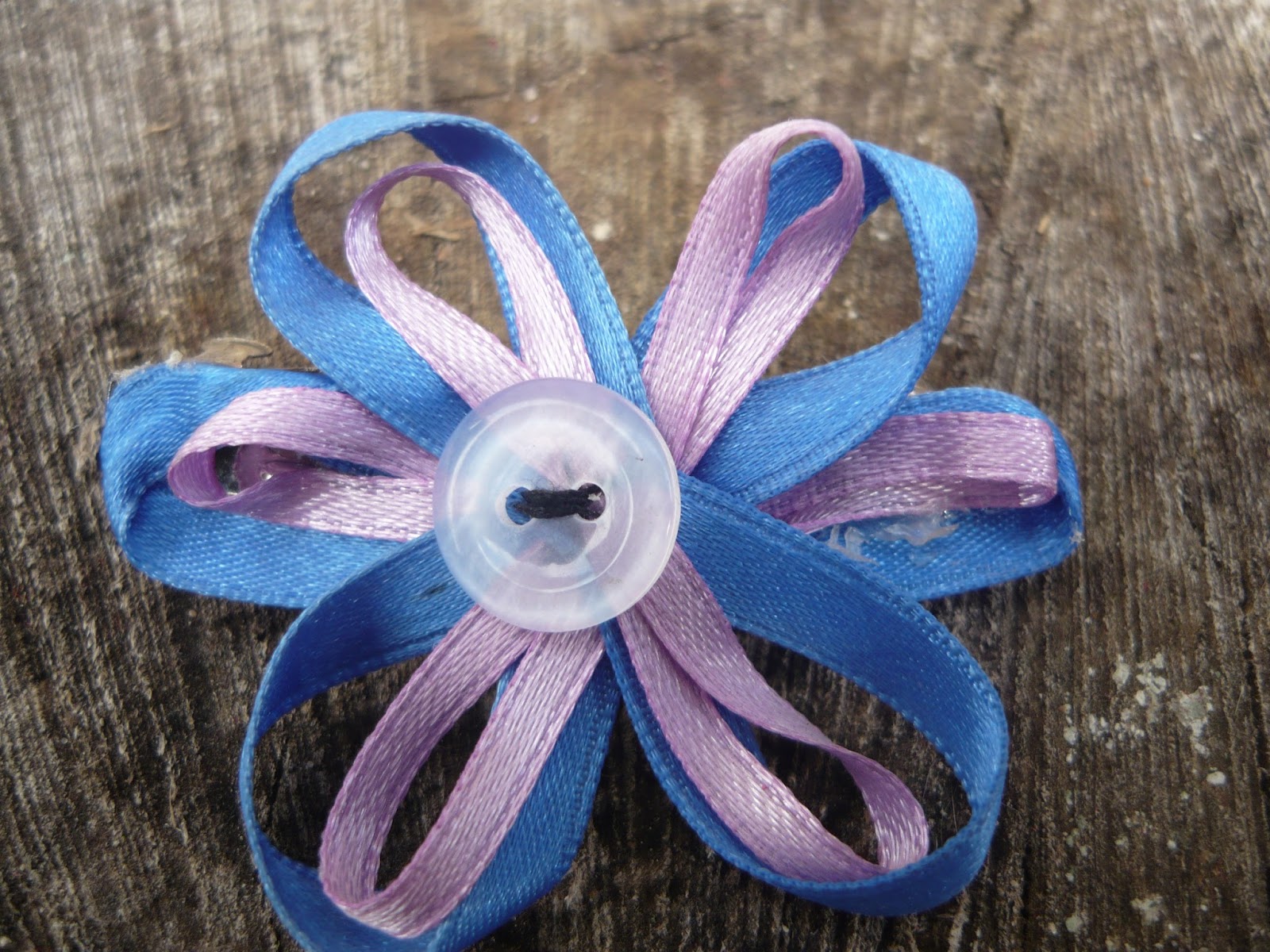 Mi Rincòn Creativo: Broches con Cinta y Cordón