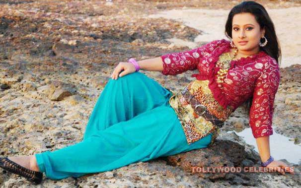 Purnima Bengali Actress Biography Husband Son Daughter Father Mother ...