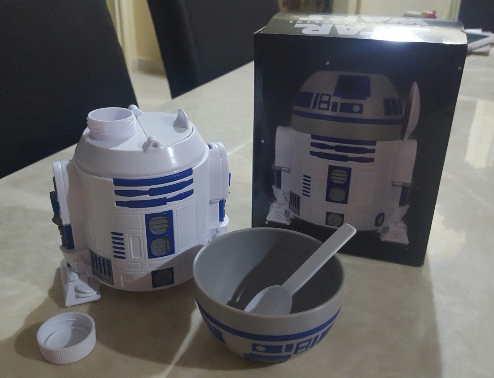 DAUS REDSCARZ: STAR WARS R2D2 Cereal and Milk Container | The Force Awakens
