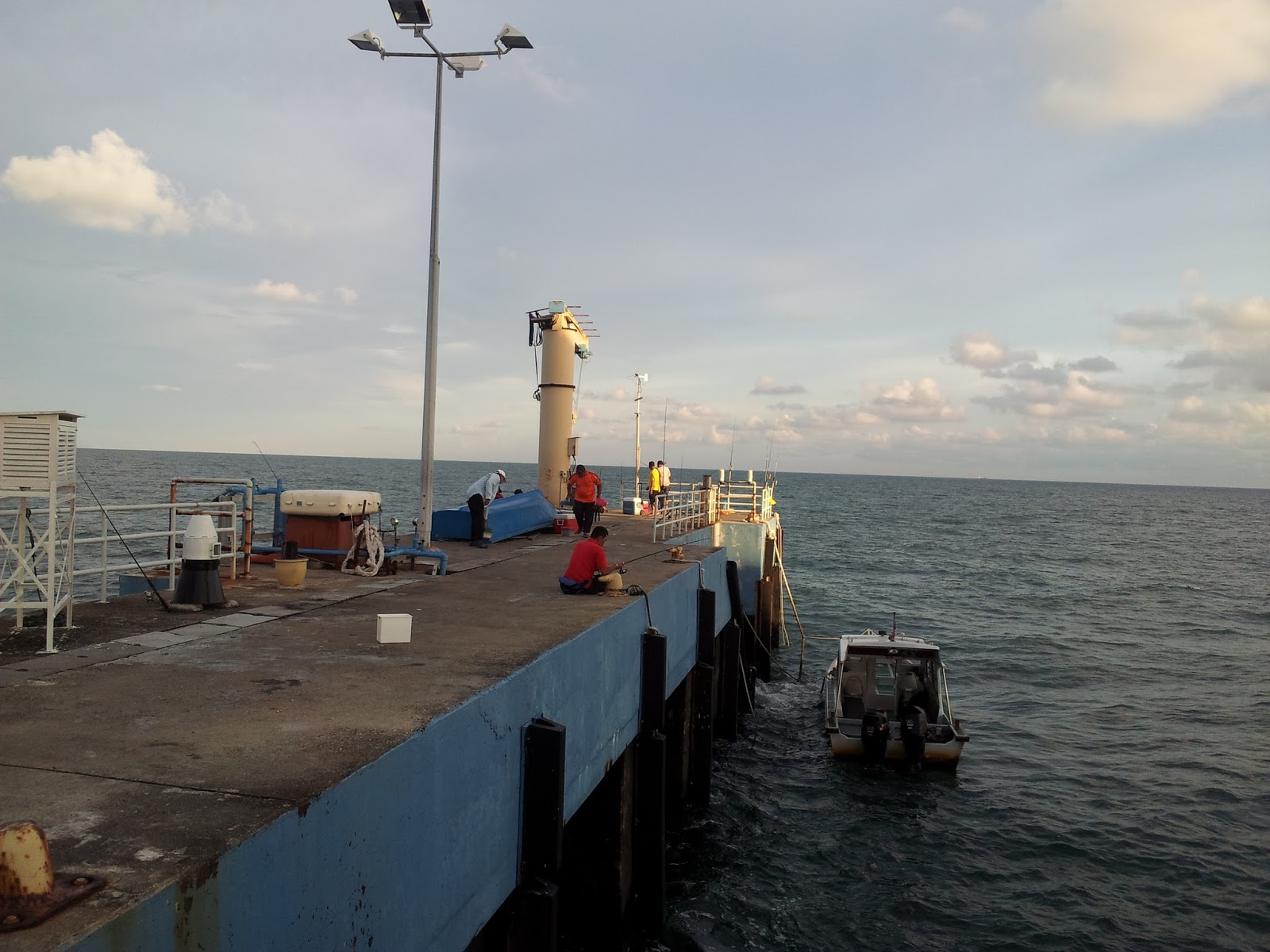 Shup up and ride: Fishing at One Fathom Bank 16th Dec 2011