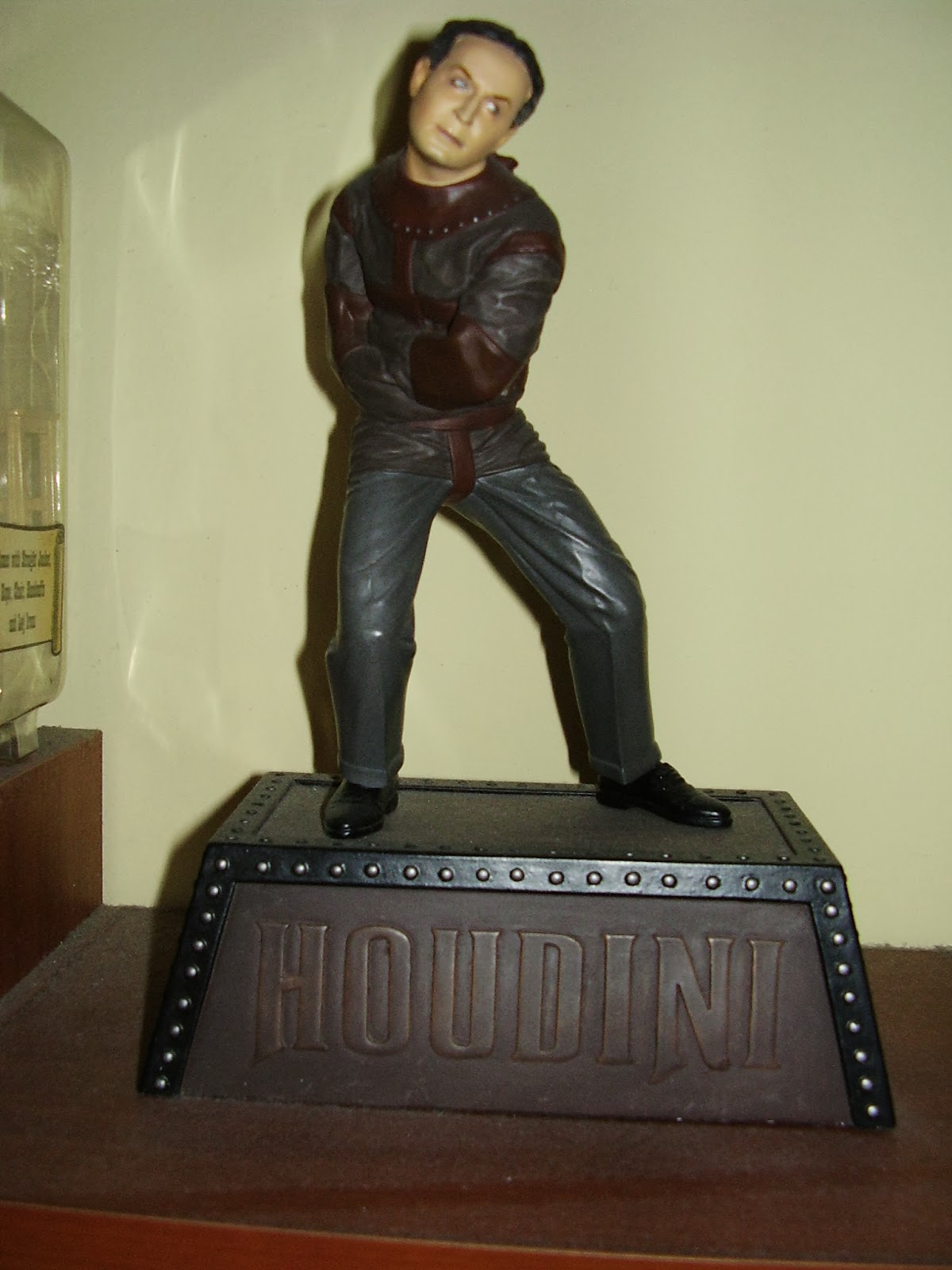 Carnegie: Magic Detective: More Houdini Busts and Statues!