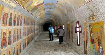 ORTHODOXOLOGIE: Le tunnel des 365 saints de l'Ermitage de Straja