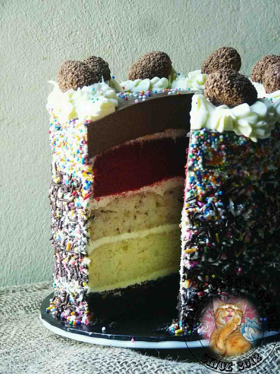 syapex kitchen: Ultimate Sampler Cake